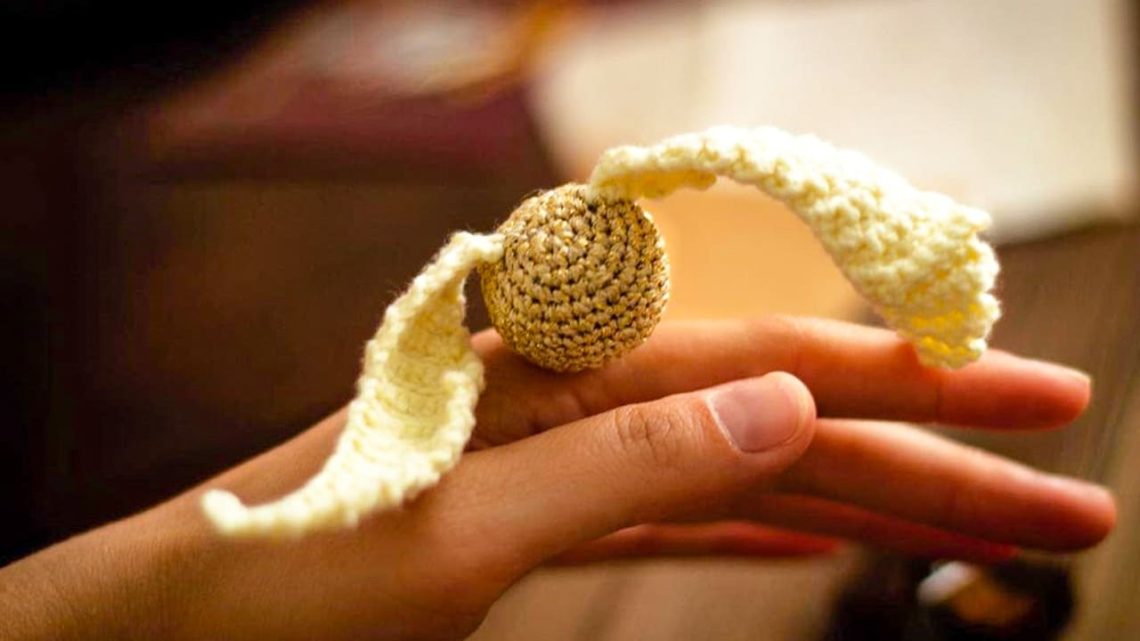 Crochet Golden Snitch Amigurumi Free PDF Pattern - 500+ PDF Passo a ...